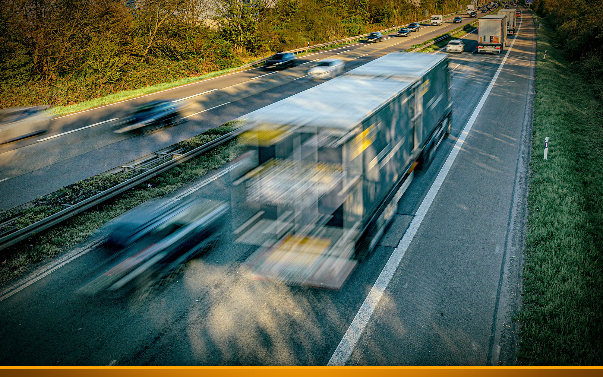 Stilvolle Geschwindigkeit Lkw Landstrasse Bild